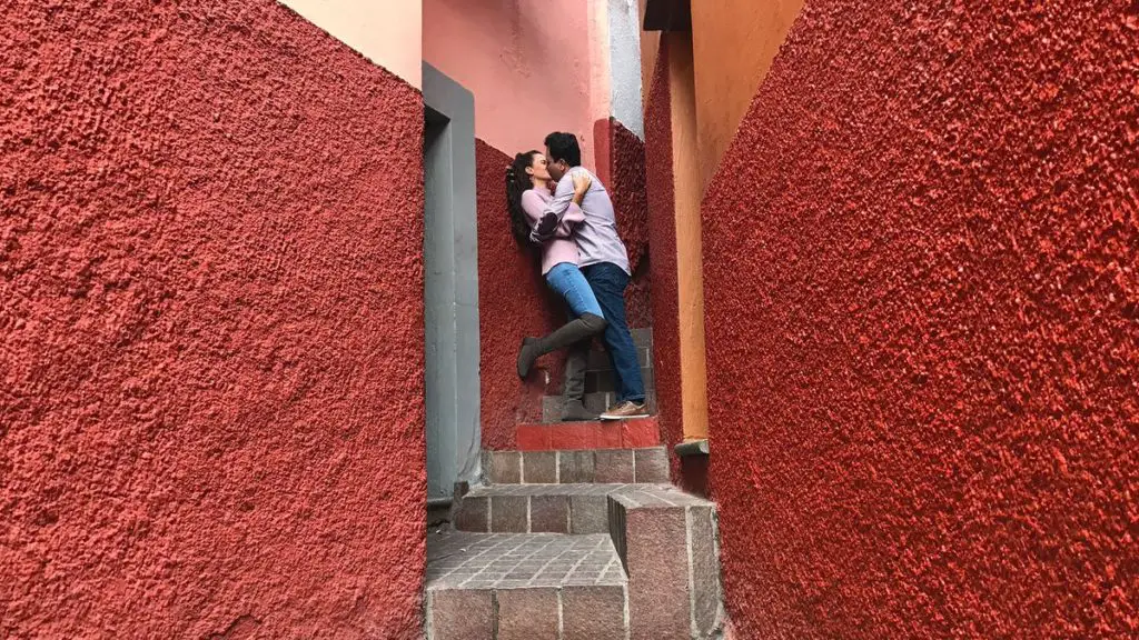 Descubre todo sobre el callejón del beso y su leyenda