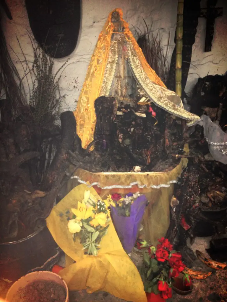 Quién es Mamá Chola? Conoce su historia, oraciones, firmas y mucho más