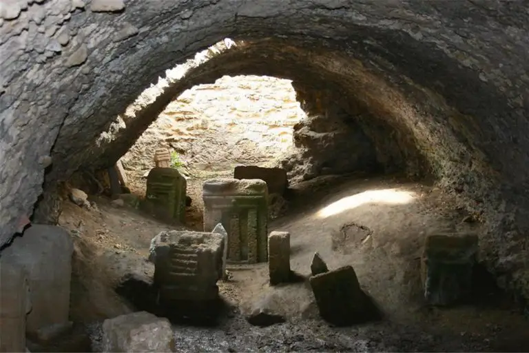 MOLOCH: ORIGEN, SACRIFICIOS, CULTO Y MÁS