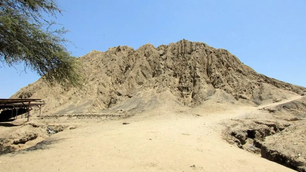 Conoces el Complejo arqueológico Huaca Rajada? Aprende todo aquí