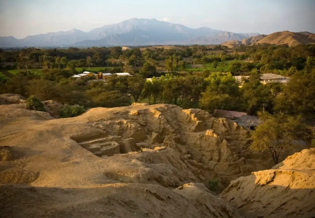 Conoces el Complejo arqueológico Huaca Rajada? Aprende todo aquí